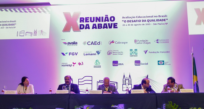 Pesquisadores da FCC participaram da X Abave. Confira alguns dos ...
